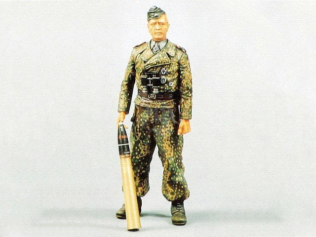 Verlinden 120mm 1/16 Panzer Crewman Waffen-SS Tank Gunner w/88mm Shell ...
