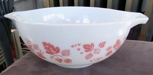 Pyrex Pink Gooseberry On White 2.5 Quart Cinderella Mixing Bowl #443 | eBay