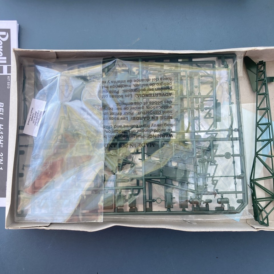 Revell Bell H-13H Helicopter 2 in 1 Model Kit 85-5313 MASH Military ...