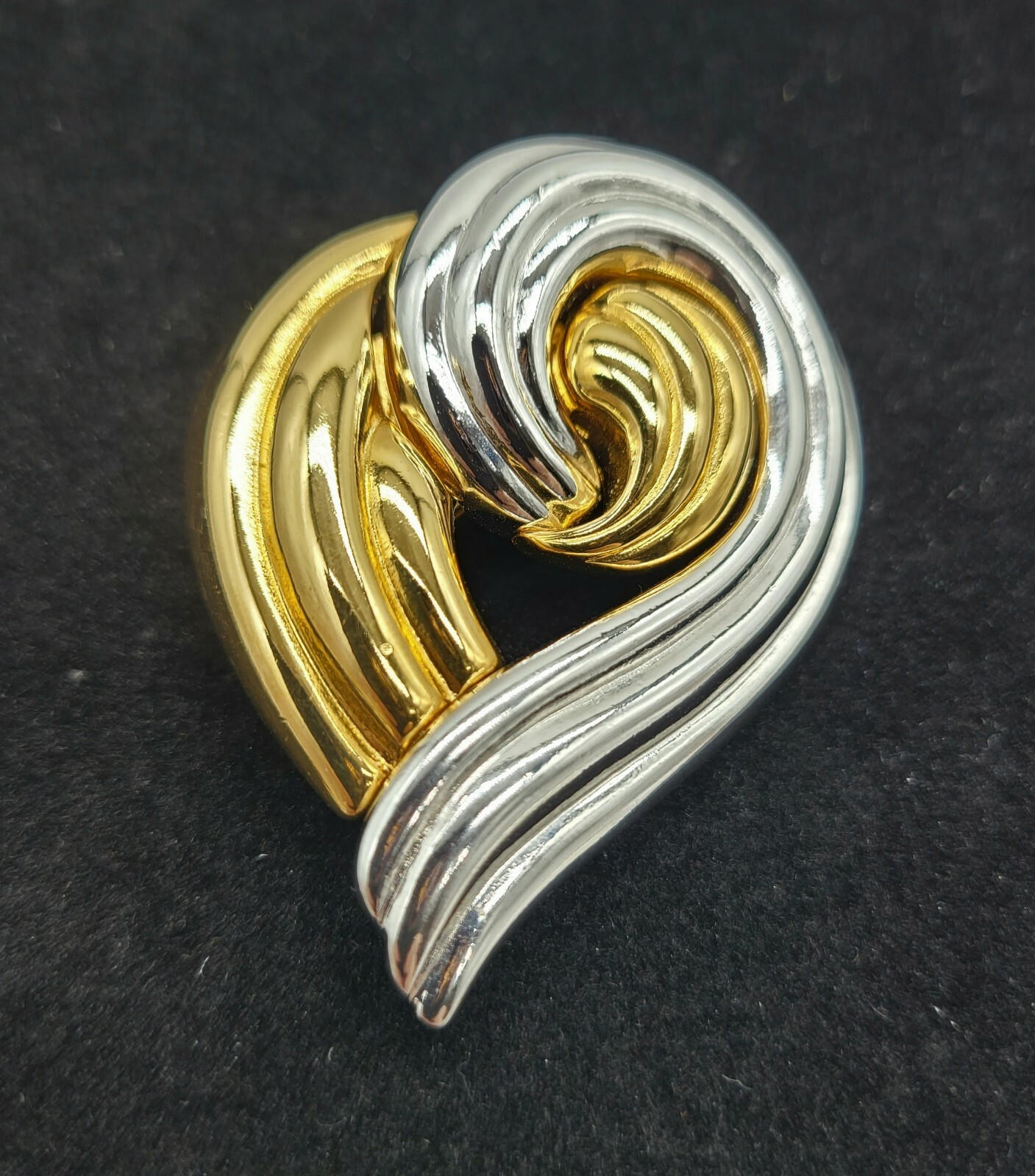 Vintage MONET HEART Gold & Silver Toned Intertwined S… - Gem