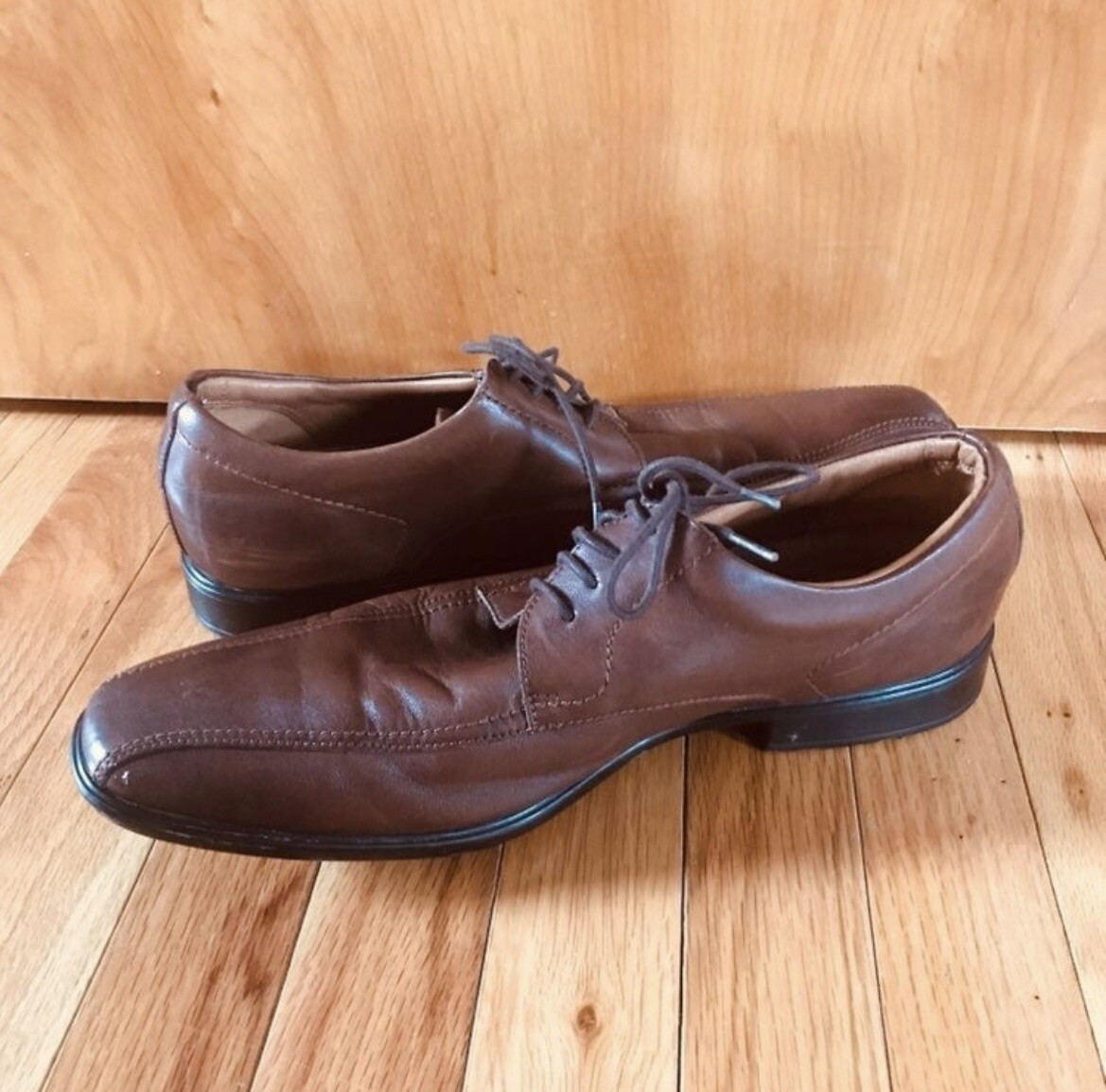 CLARKS Mens Oxford Shoe. Men's Size 10.5 Dark Brown. - Gem