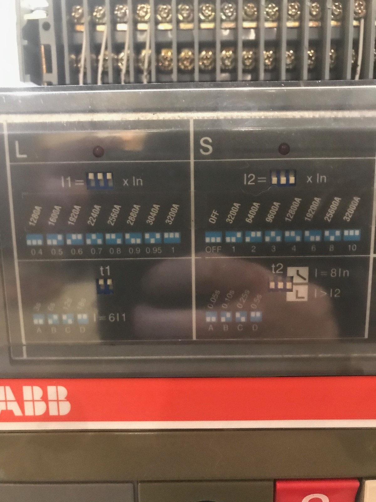 3,200 Amp ABB Circuit Breaker w/ Draw Out Breaker Cradle | SACE E3H 32 ...