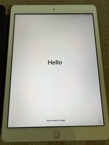 Apple iPad (8th Gen) A2270 32GB in Wi-Fi Silver Unlocked Bundled Apple ...