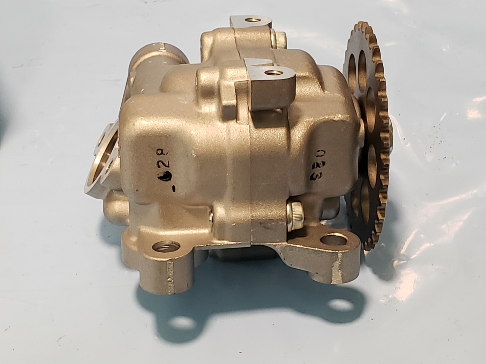 GENUINE SUZUKI Engine Oil Pump 16100-65D00 Aerio, Esteem, Sidekick ...