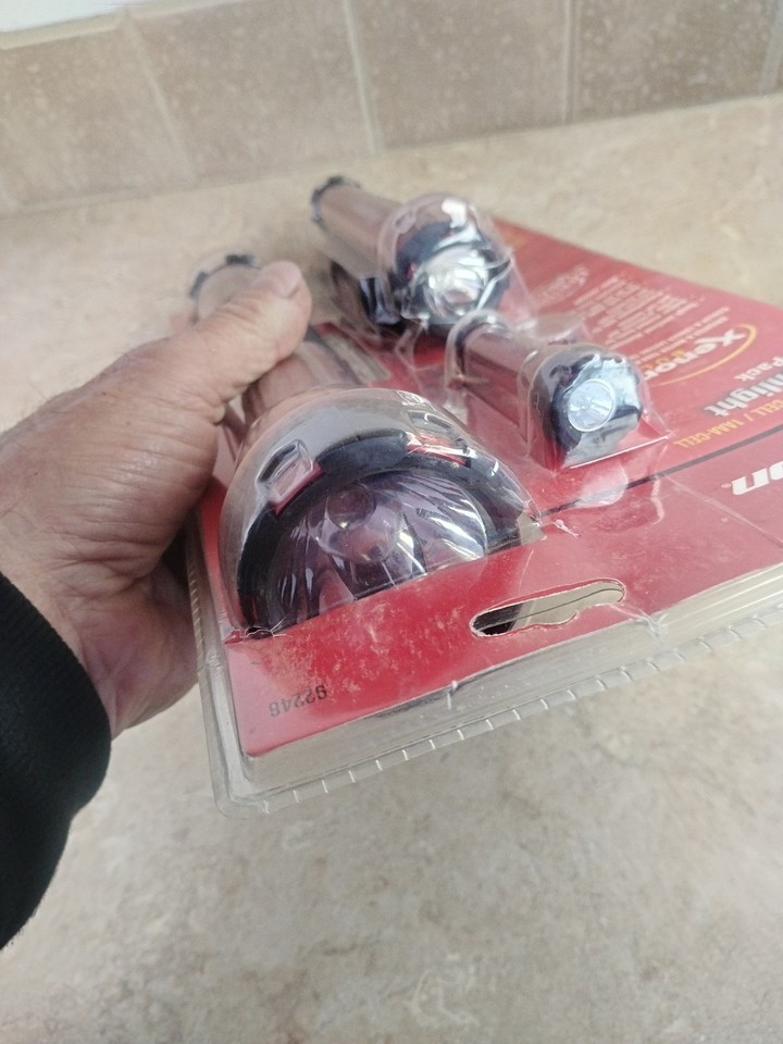 Snap-On Tools Tri-Pack Flashlight model 92246 Factory Sealed with Xenon ...