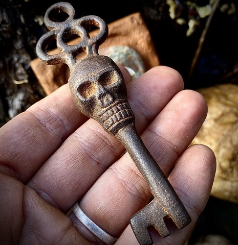 Iron Skeleton Key Skull Antiqued Patina Magic costume craft goth DND ...