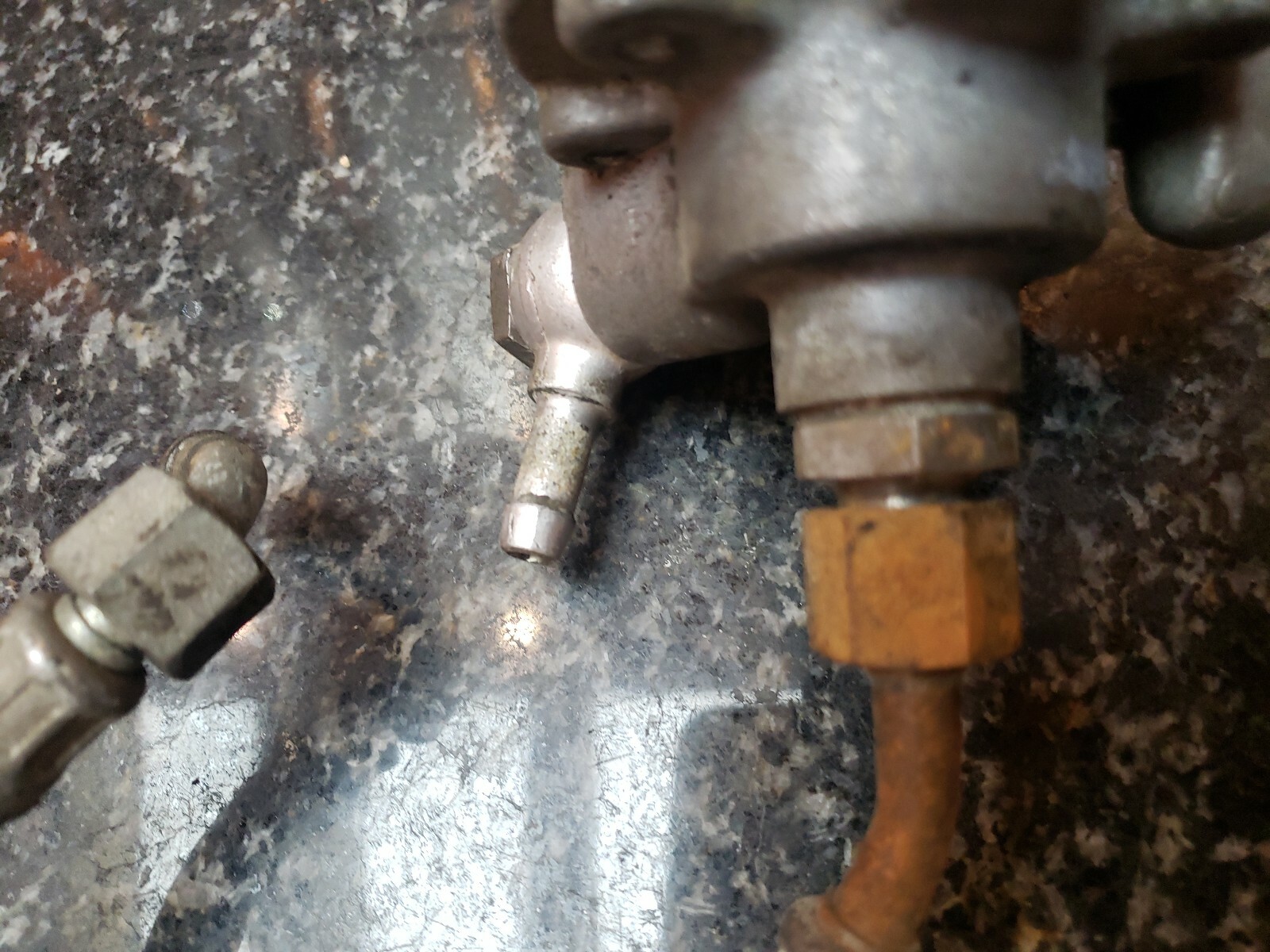 Mercedes Fuel Backflow Damper Regulator & Hose 1270780291 1270700268 ...