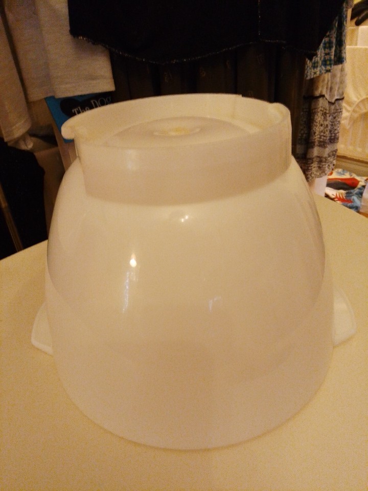 Kenwood Chef Plastic Mixing Bowl ( It has 28434 on the bottom) | eBay