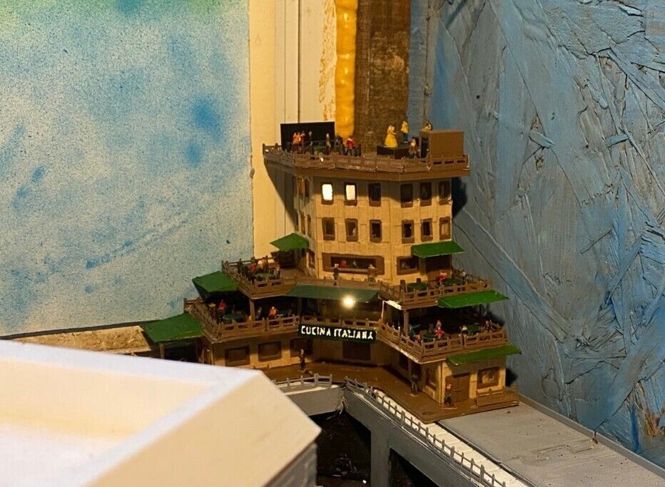 Assembled Scale Model Commercial Building in T, Z, N, HO, S, & O Scales ...