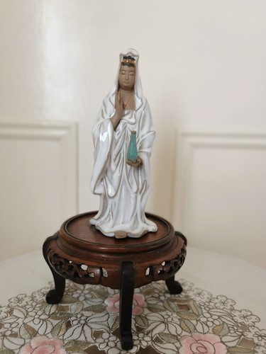 Beautiful very detailed Chinese Guanyin Mercy Goddess Porcelain Statue ...