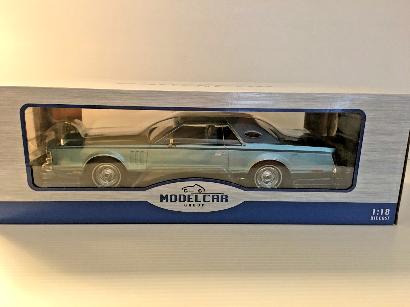 1/18 MODEL CAR GROUP (MCG) LINCOLN CONTINENAL MARK V-AQUA/BLUE-FLAW | eBay