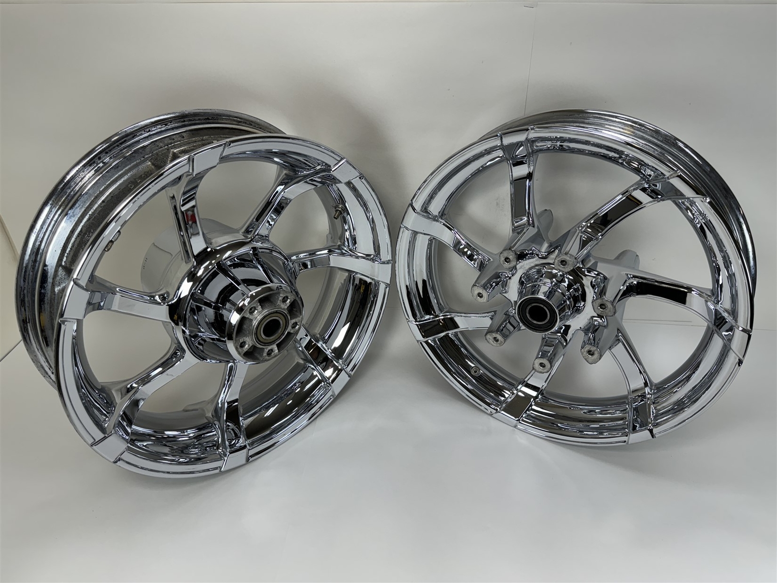 Harley-Davidson 2011 Road Glide CVO Wheels Agitator Chrome F 18x3.5 R ...