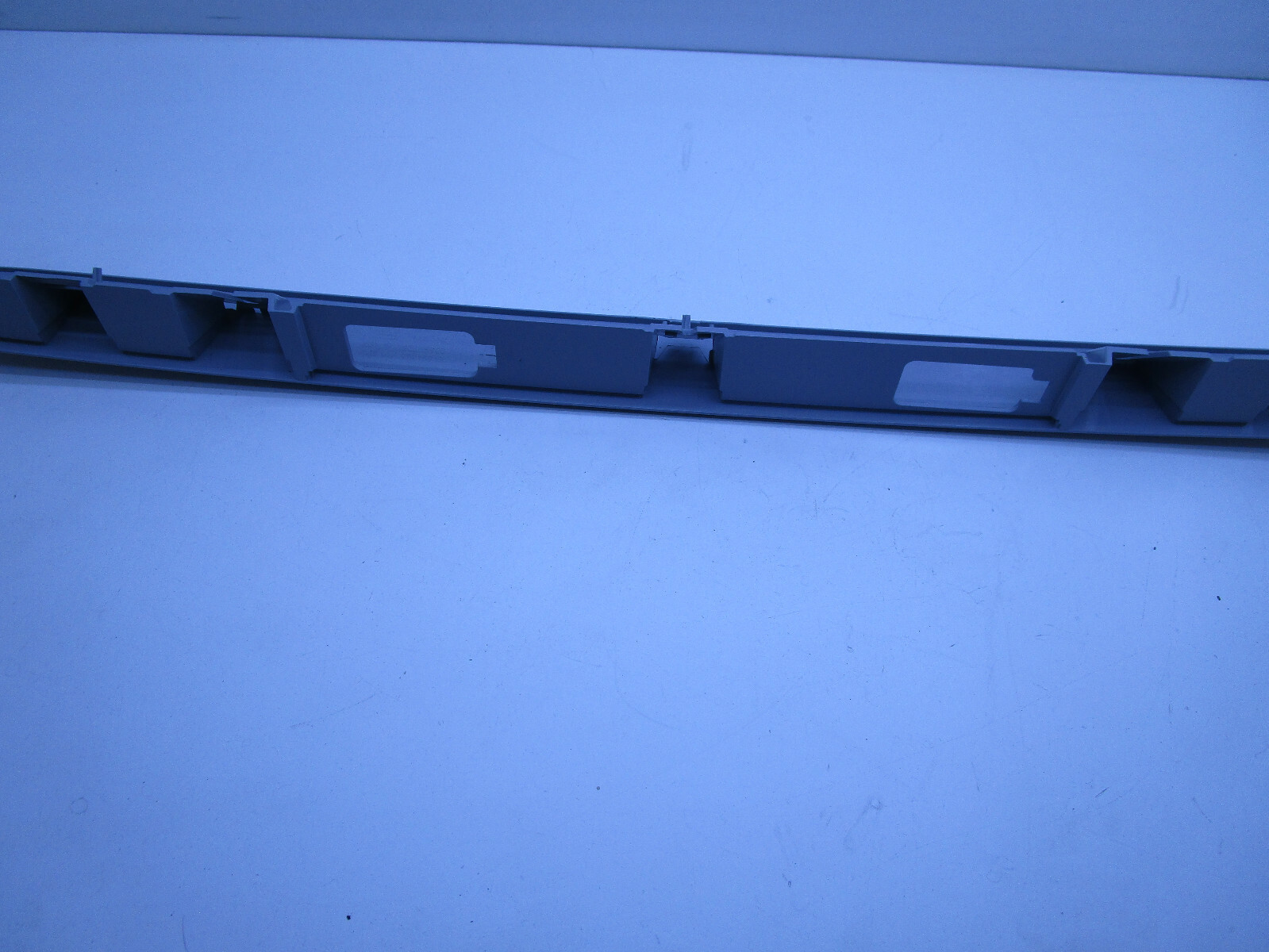 HOLDEN COMMODORE VE UTE TAILGATE NUMBER PLATE LIGHT GARNISH MOULD ...