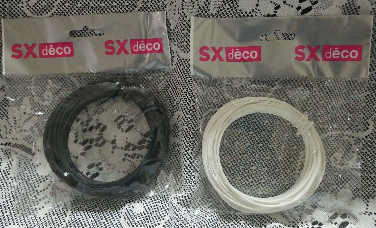 20 Mt (65 ft) Paper Covered Craft Wire [10 Mt White & 10 Mt Black] SX ...
