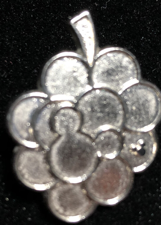DISNEY PIN TRADING HIDDEN MICKEY FRUIT GRAPES SILVER CHASER PIN | eBay