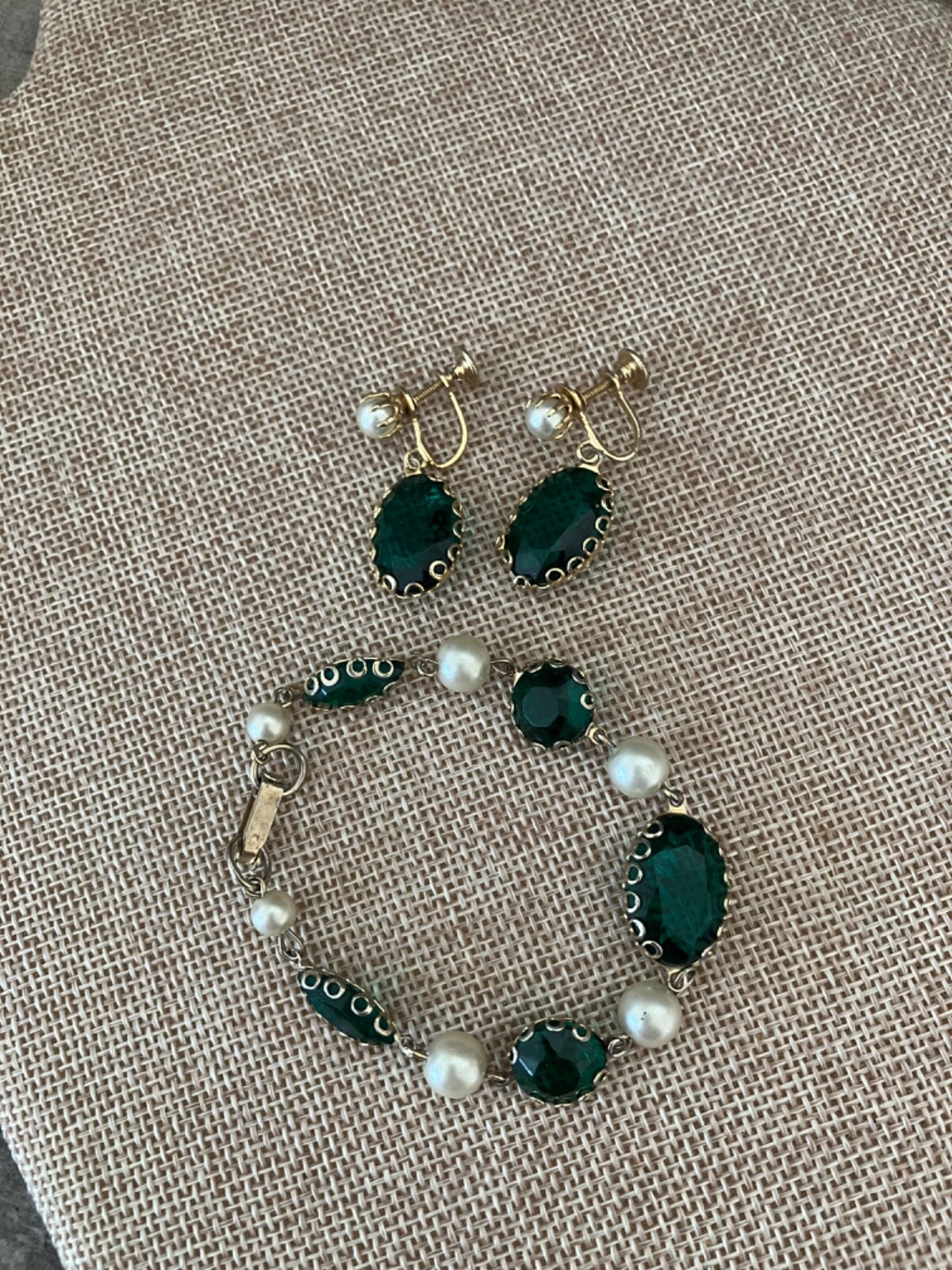 VINTAGE Emerald Green BEZEL RHINESTONE & FAUX PEARL B… - Gem