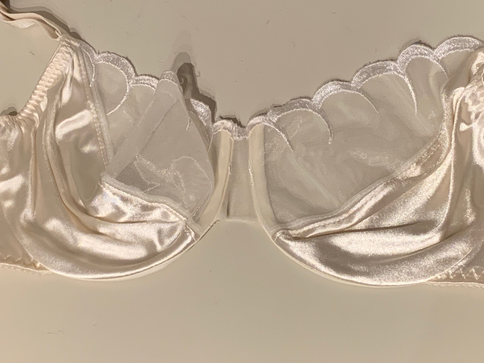 VINTAGE OLGA ~ IVORY ~ BODYSATIN STRETCH SEMI SHEER… - Gem