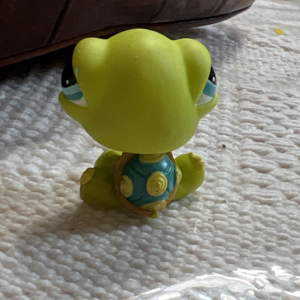 Littlest Pet Shop # 031 Sitting Turtle Green Aqua Eyes LPS Hasbro 2006 ...