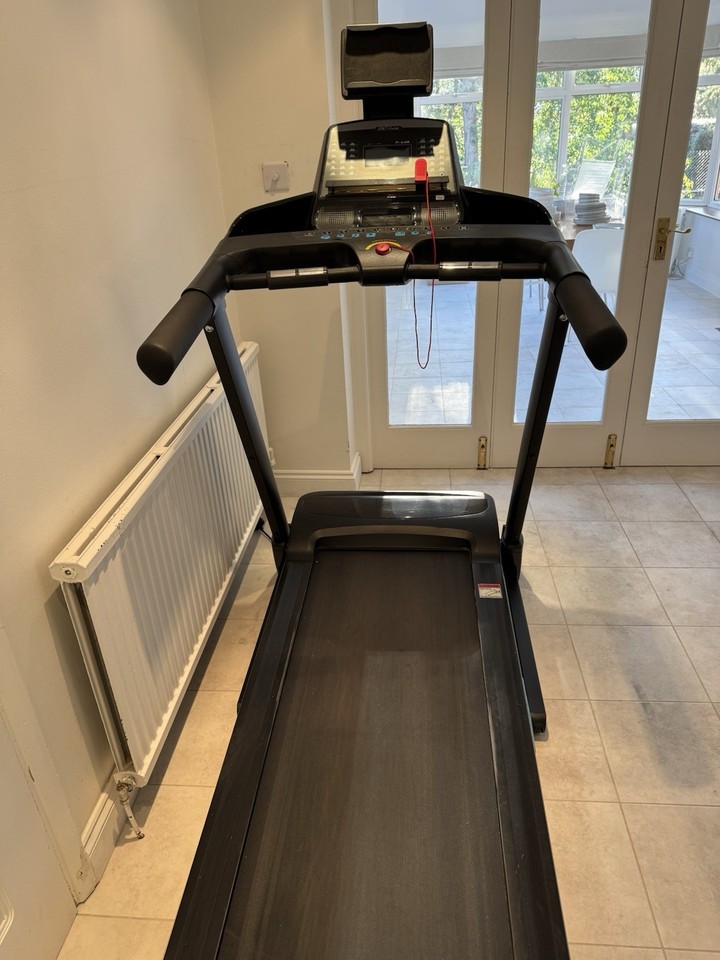 JTX Fitness Sprint 5 Treadmill | 18 km/h | 12% Incline | Programmes ...