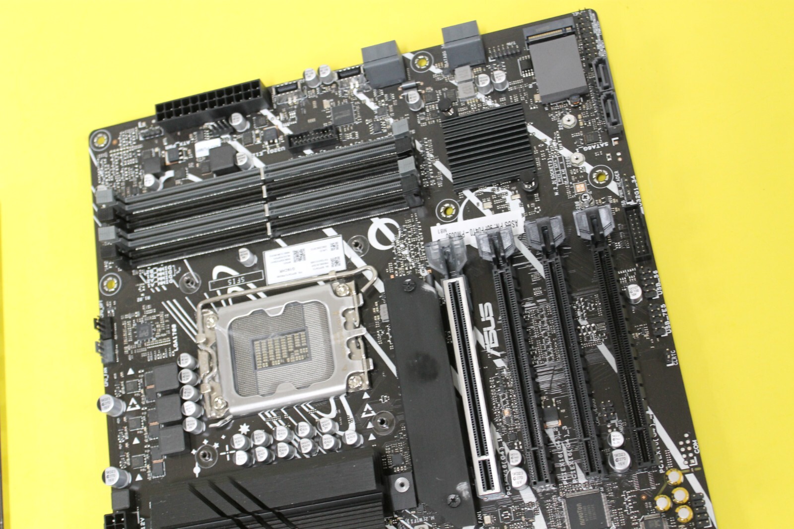 ASUS ROG STRIX G16CHR MOTHERBOARD Intel 14th Gen DDR5 LGA1700 m-ATX ...