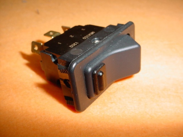 Eaton 8951K1451 12/24vdc SPST Locking Rocker Switch Black for sale ...