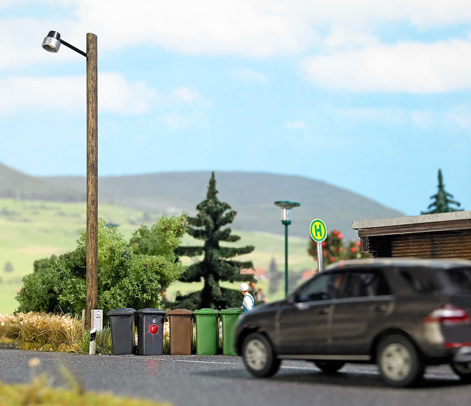 Wheelie bins with speed camera flasher unit (Pack of 2) OO/HO Gauge ...