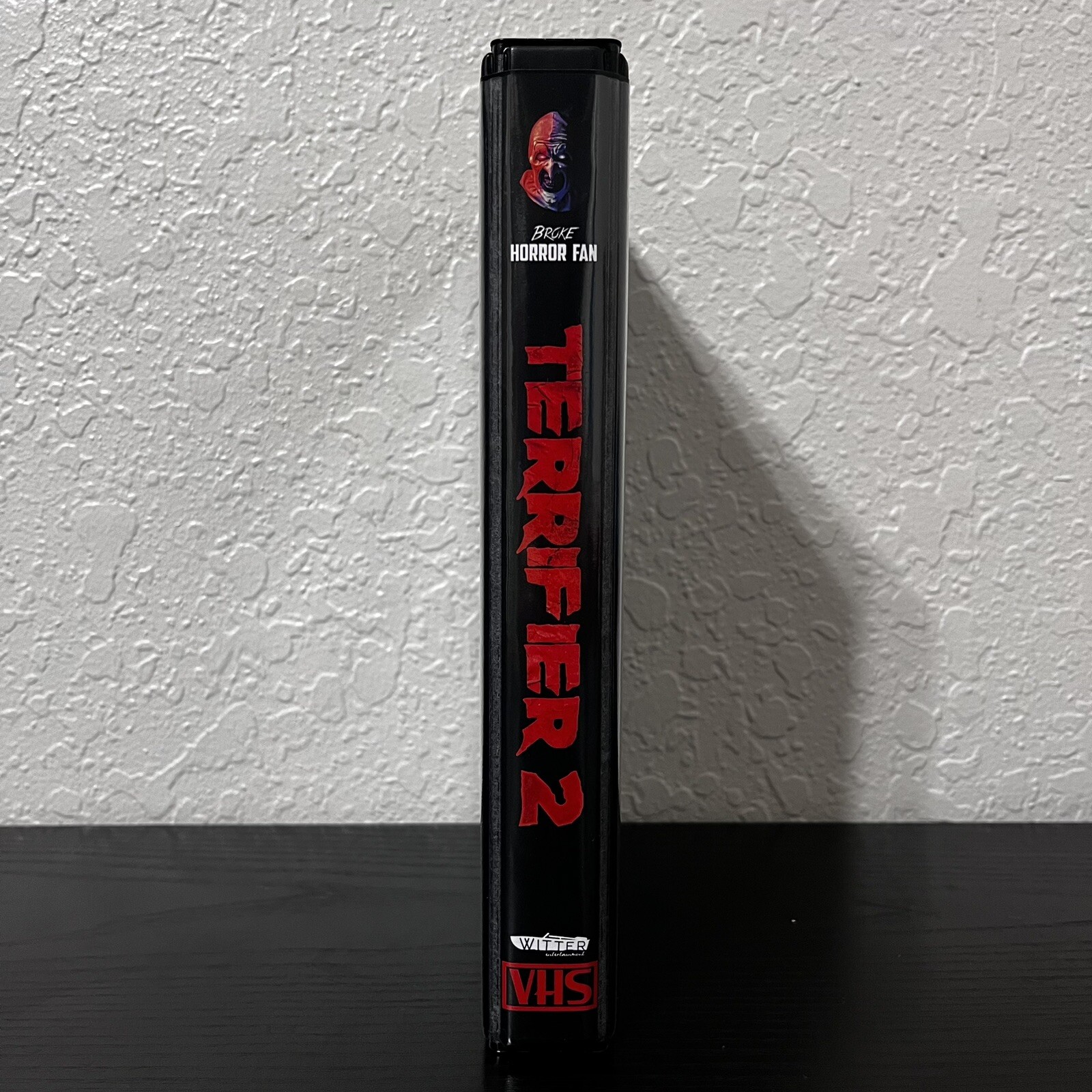 Terrifier 2 VHS Standard Edition Clamshell Art The Clown Damien Leone ...