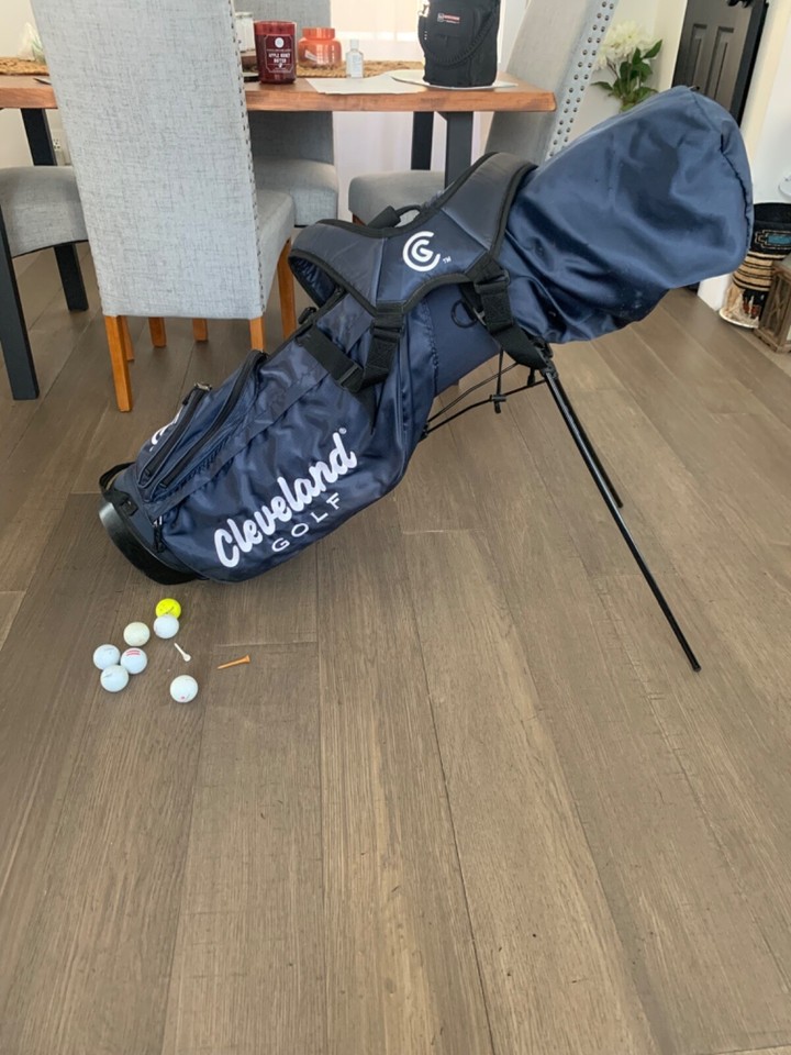 Cleveland Bag w/ Tour action TA5 iron 3-9 RH with PW SW wedges, putter ...