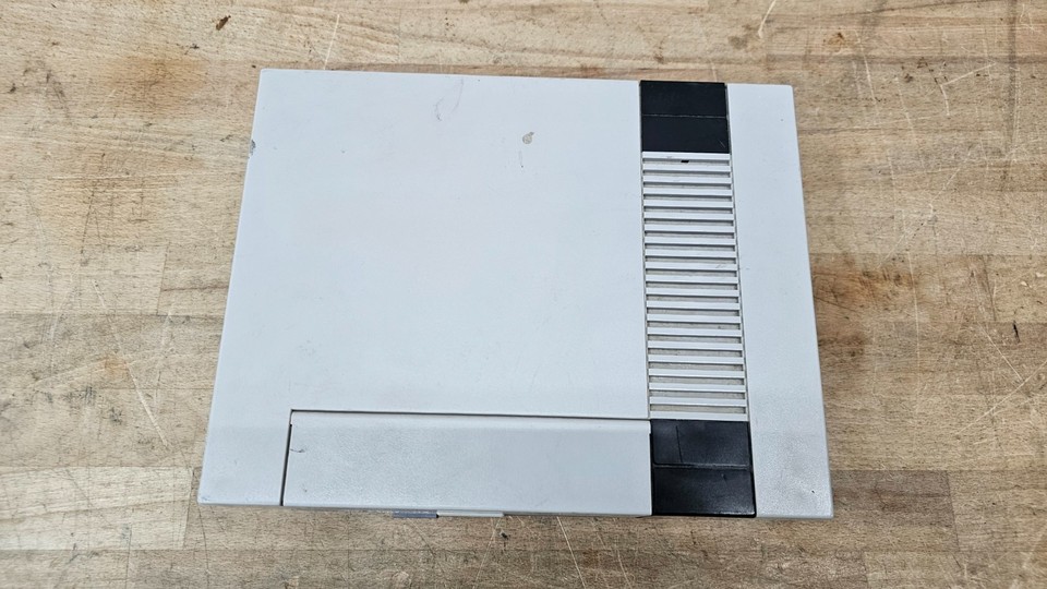 Nintendo Entertainment System NES *Console Only* - Gray (NES-001) *READ ...