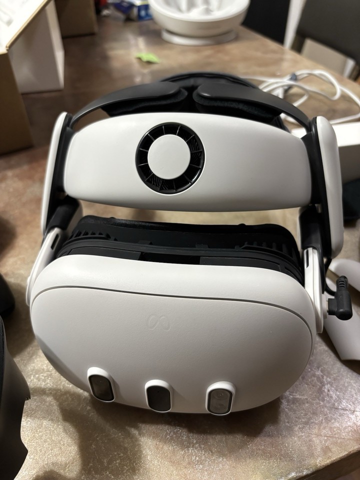 Meta Quest 3 VR Headset Bundle + BOBOVR S3 Pro Strap And More | eBay