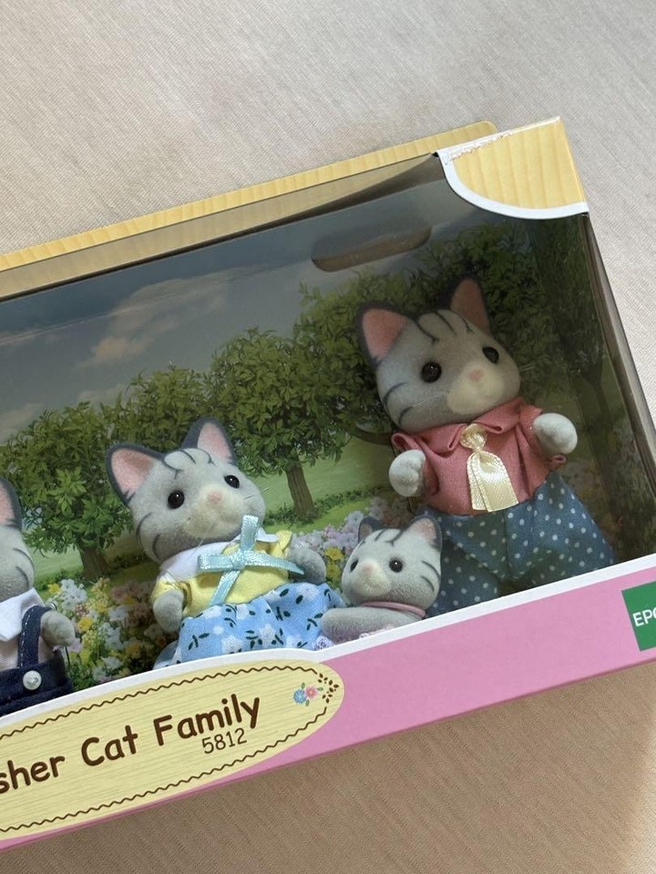Sylvanian Families Fisher Cat Family 5812, 4 Figures, Blue & Pink ...