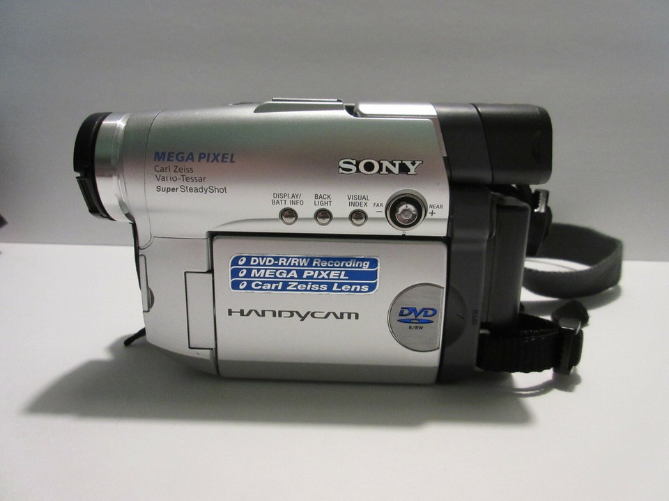 Sony DVD Handycam Camcorder DCR-DVD 201 WORKS w/Carrying Case | eBay