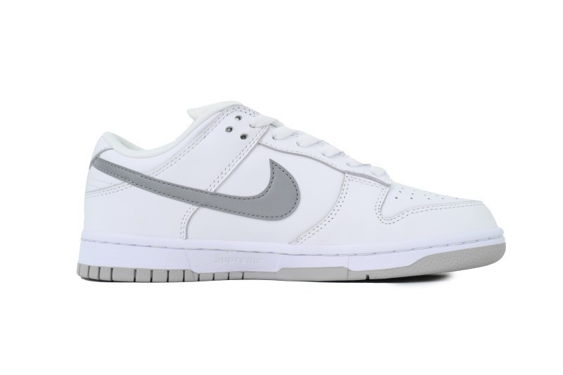 Mens Shoes 💝HQ8487-100 White Metallic Silver Nike Supreme x Dunk Low SB ...
