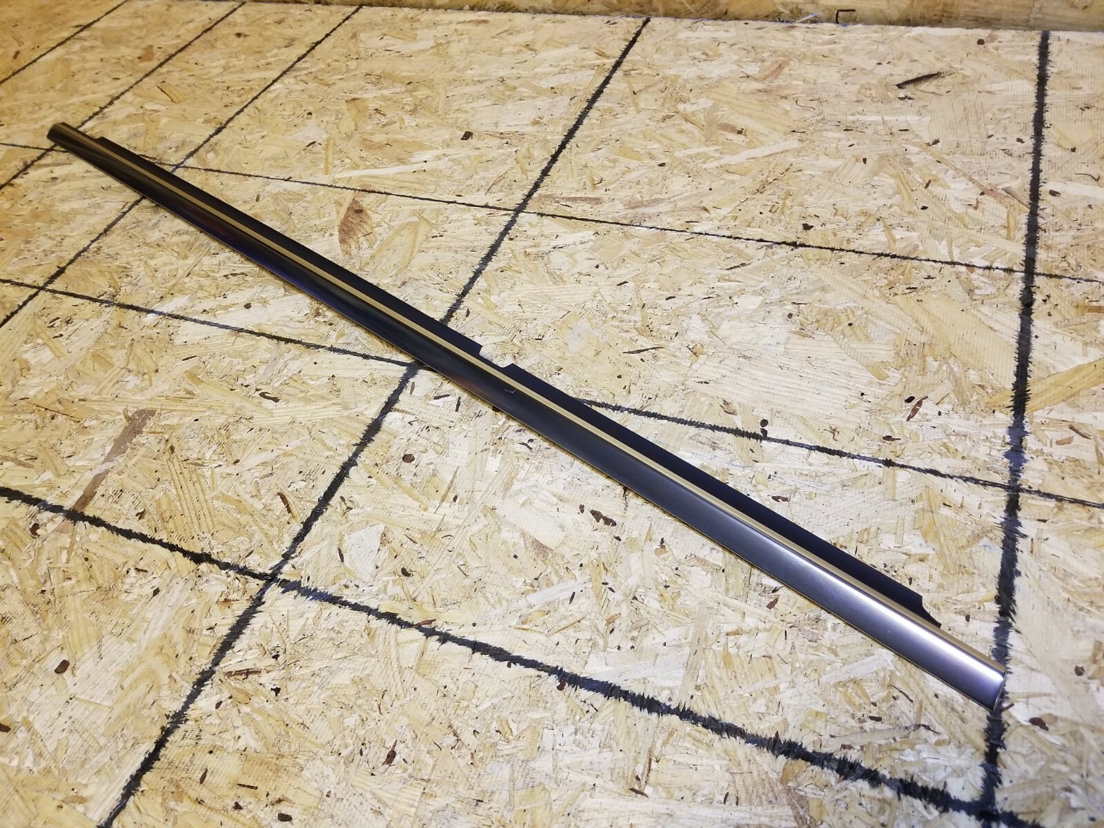 10 11 12 13 Mercedes W212 E350 REAR LEFT DOOR WINDOW WEATHERSTRIP BELT ...