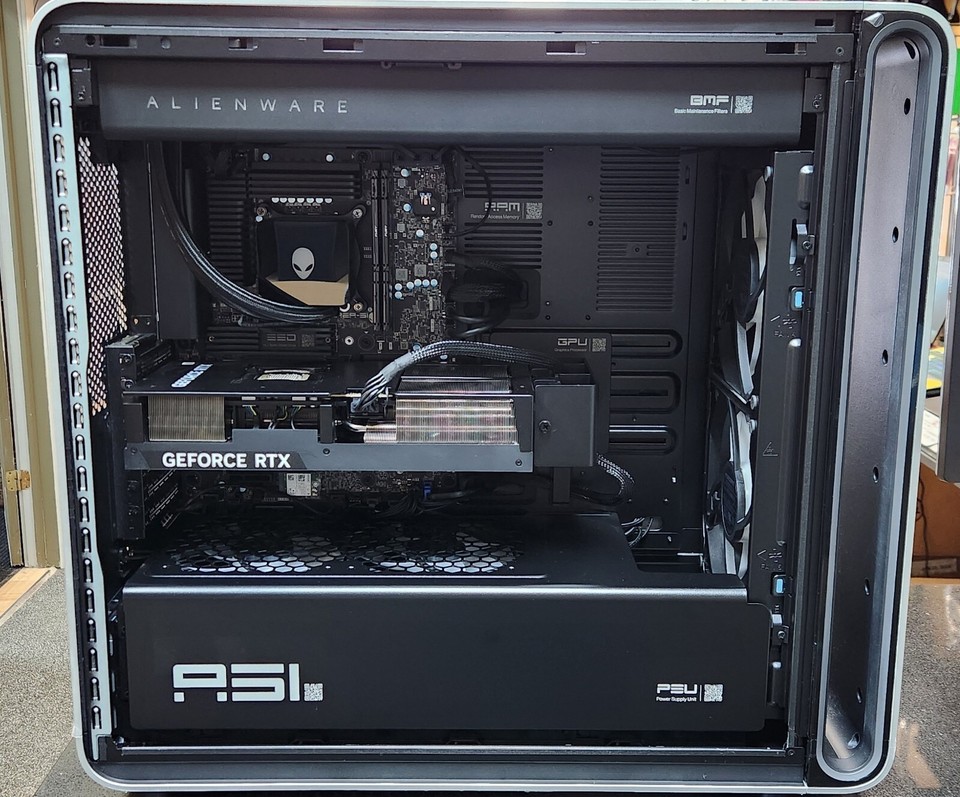 Alienware Area-51 AAT2250 - Ultra 9 285K - 64GB - 2TB SSD - RTX 5090 ...