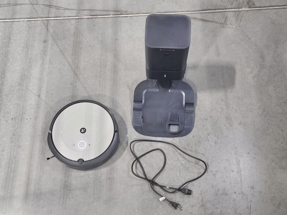 iRobot Roomba i1+ Wi-Fi Connected Robot Vacuum (i115820) - LIGHT GRAY ...