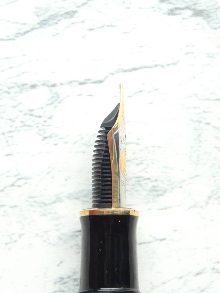 Pelikan Souverän M800 Black GT Fountain Pen 18K Gold Nib | eBay UK