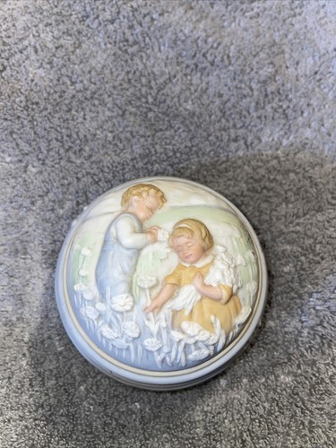 AVON 1985 GOLDEN DREAMS PORCELAIN MUSIC BOX, HAND PAINTED, WORKS Great ...