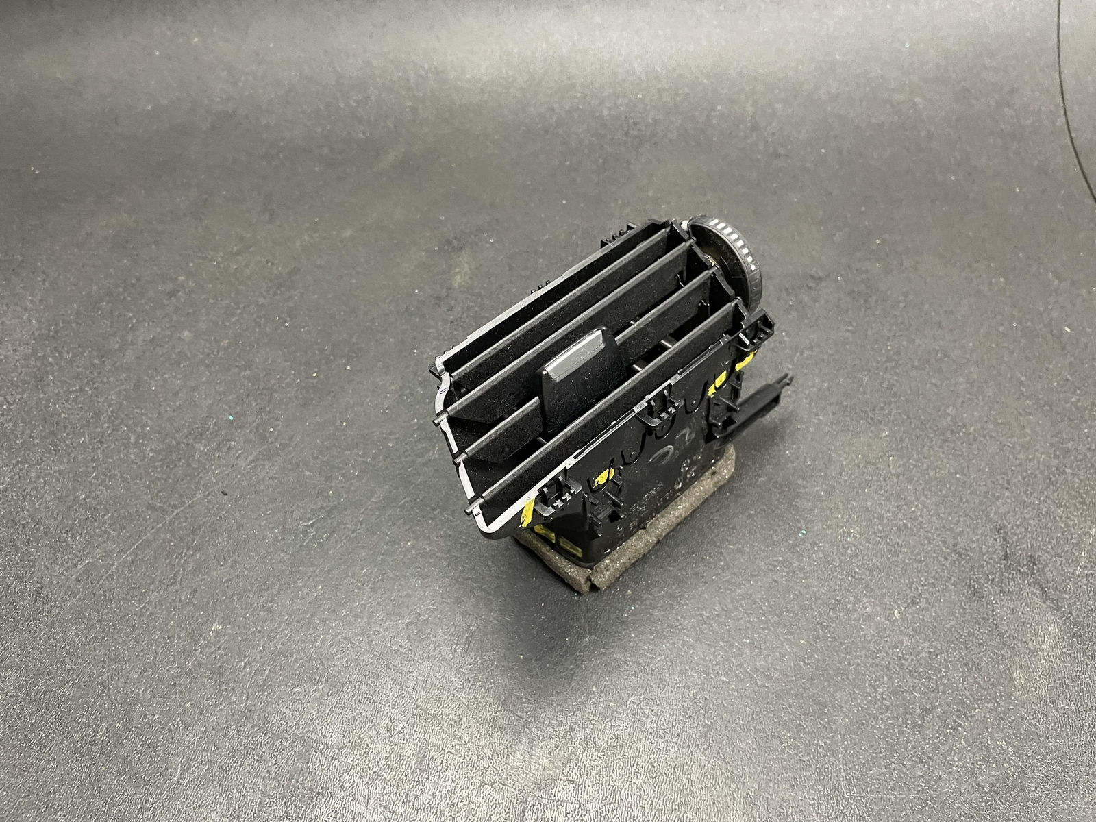 Dashboard Center Right A/C Heater Vent Grille 2018 BMW X1 64229292741 ...