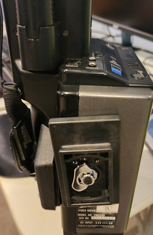 Zenith VM6200 VHS-C Camcorder Bundle Powers UP Functions Work AS IS/FOR ...