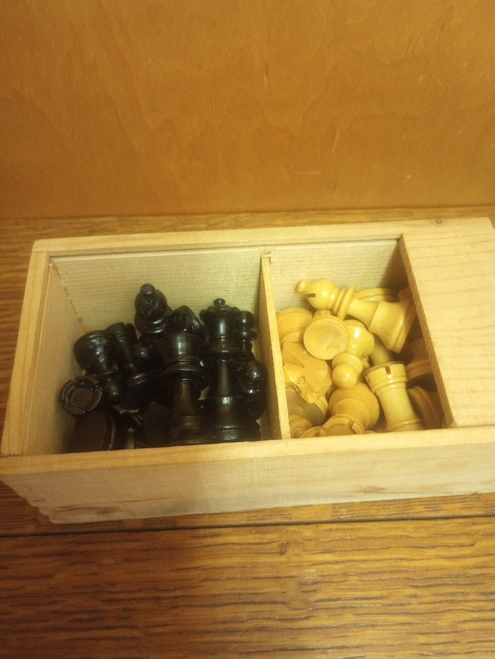 Vintage 1947 E.S. Lowe Chess set Hand Carved in France with box 61 mm ...