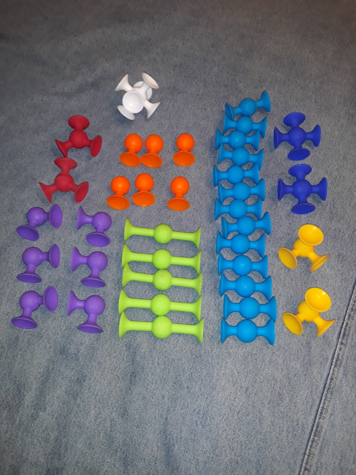 Lot of 37 Squigz Multicolor Pieces Fat Brain Toys Suction Cup Little ...