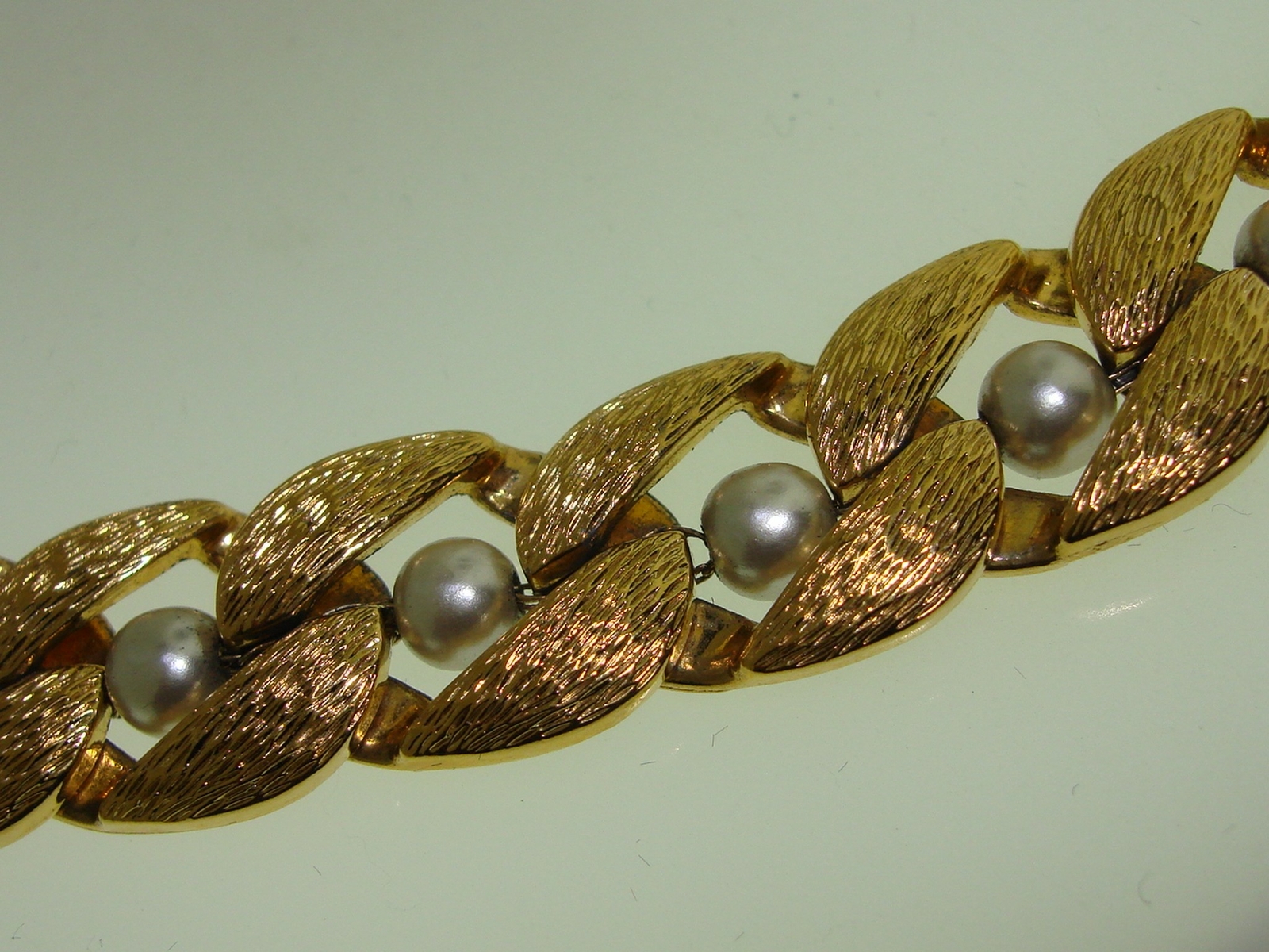 VINTAGE NAPIER PAT. DTD 1980'S GOLD TONE CREAMY GRAY … - Gem