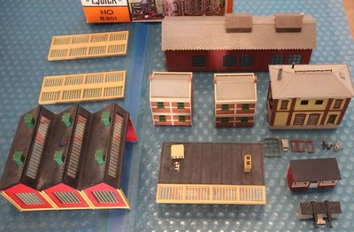 Pola Engine shed , Houses, Tri-ang Station plus Engine Shed HO / OO ...