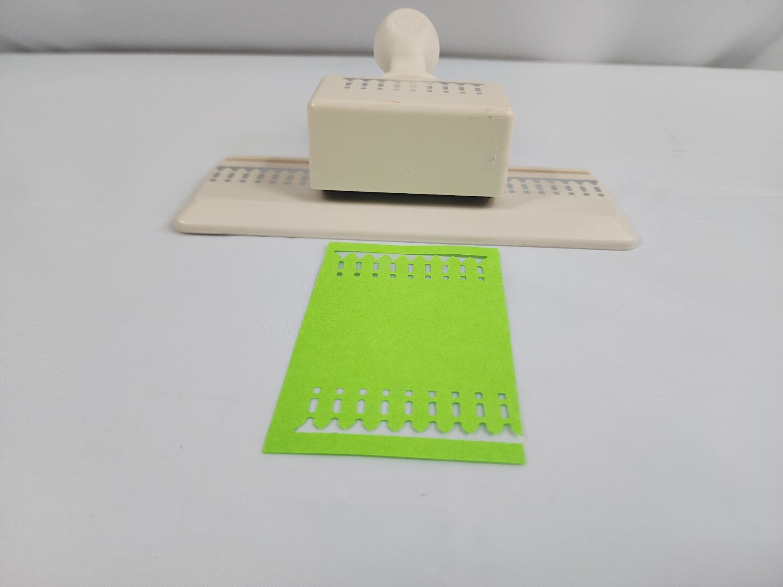 Martha Stewart Paper Punch PICKET FENCE Edge Border M284101 | eBay