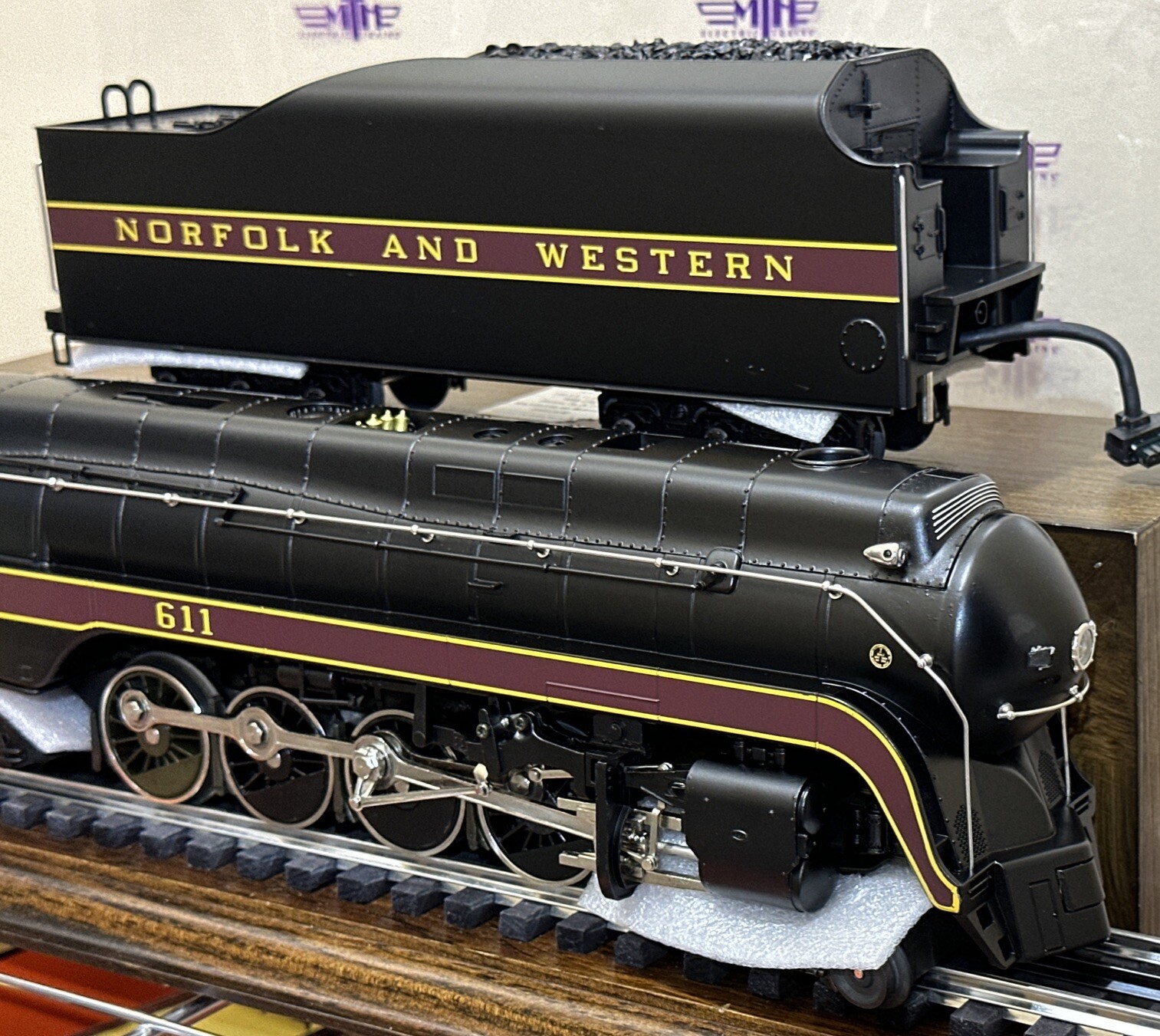 MTH 20-3024-1 O Gauge N&W J-Class 4-8-4 Steam Locomotive & Tender #611 ...