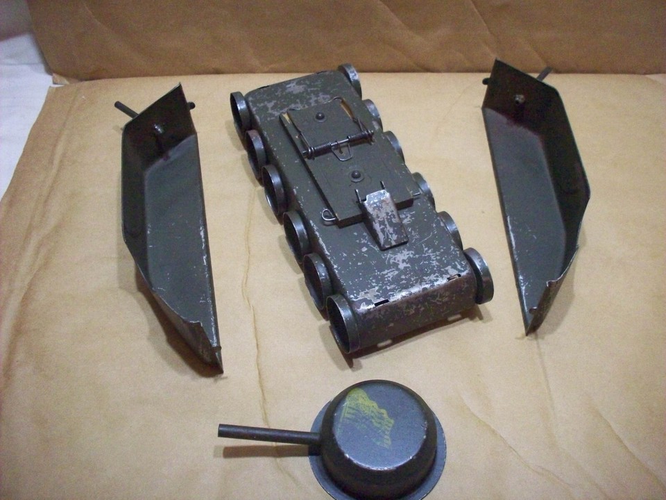 ANTIQUE NOVELTY MOUSE TRAP TOY EXPLODING TANK WW 2 PRESSED STEEL CANT ...