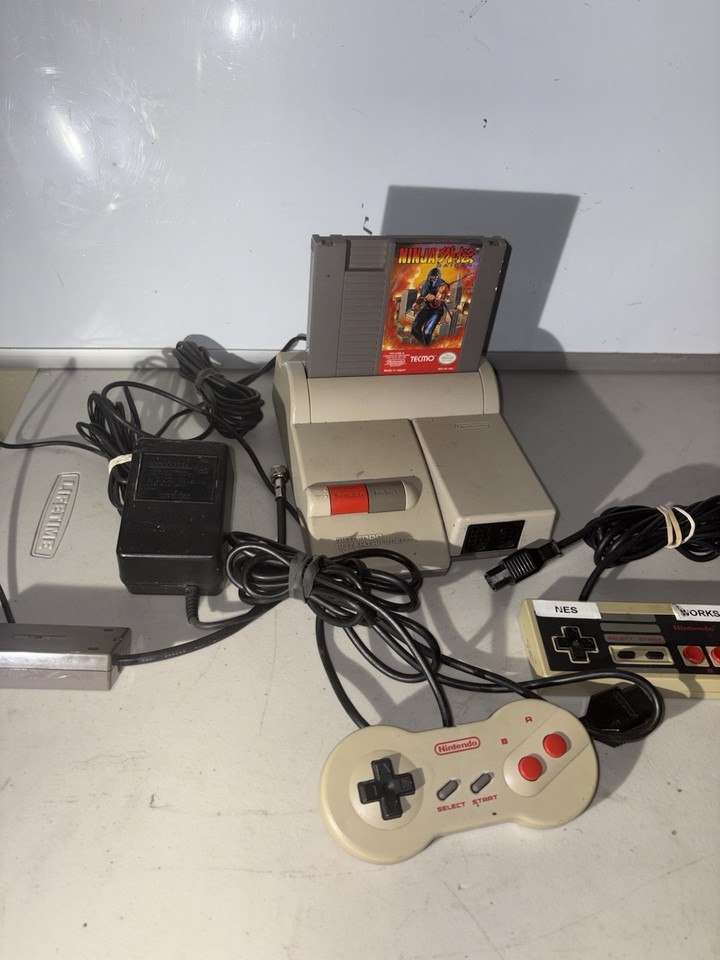 Nintendo NES Top Loader Console NES-101 With Dog Bone Controller And ...