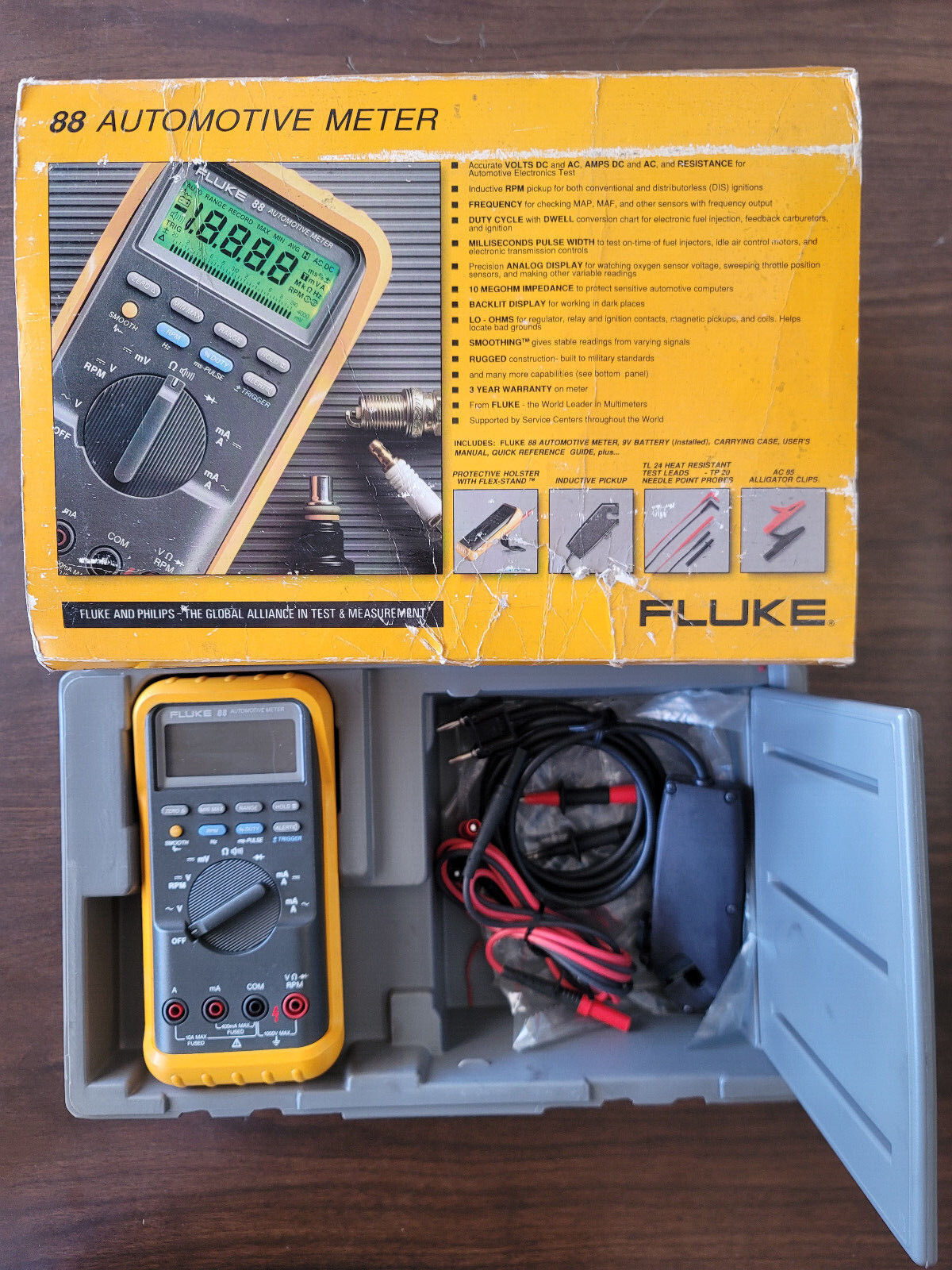 FLUKE 88 AUTOMOTIVE METER WITH CASE. USED FEW TIMES, VERY CLEAN, AND ...