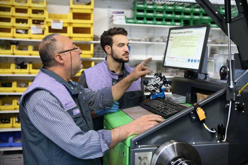 4 x Injektor Einspritzdüse DELPHI A6510702387 28272472 Daimler A B C E ...